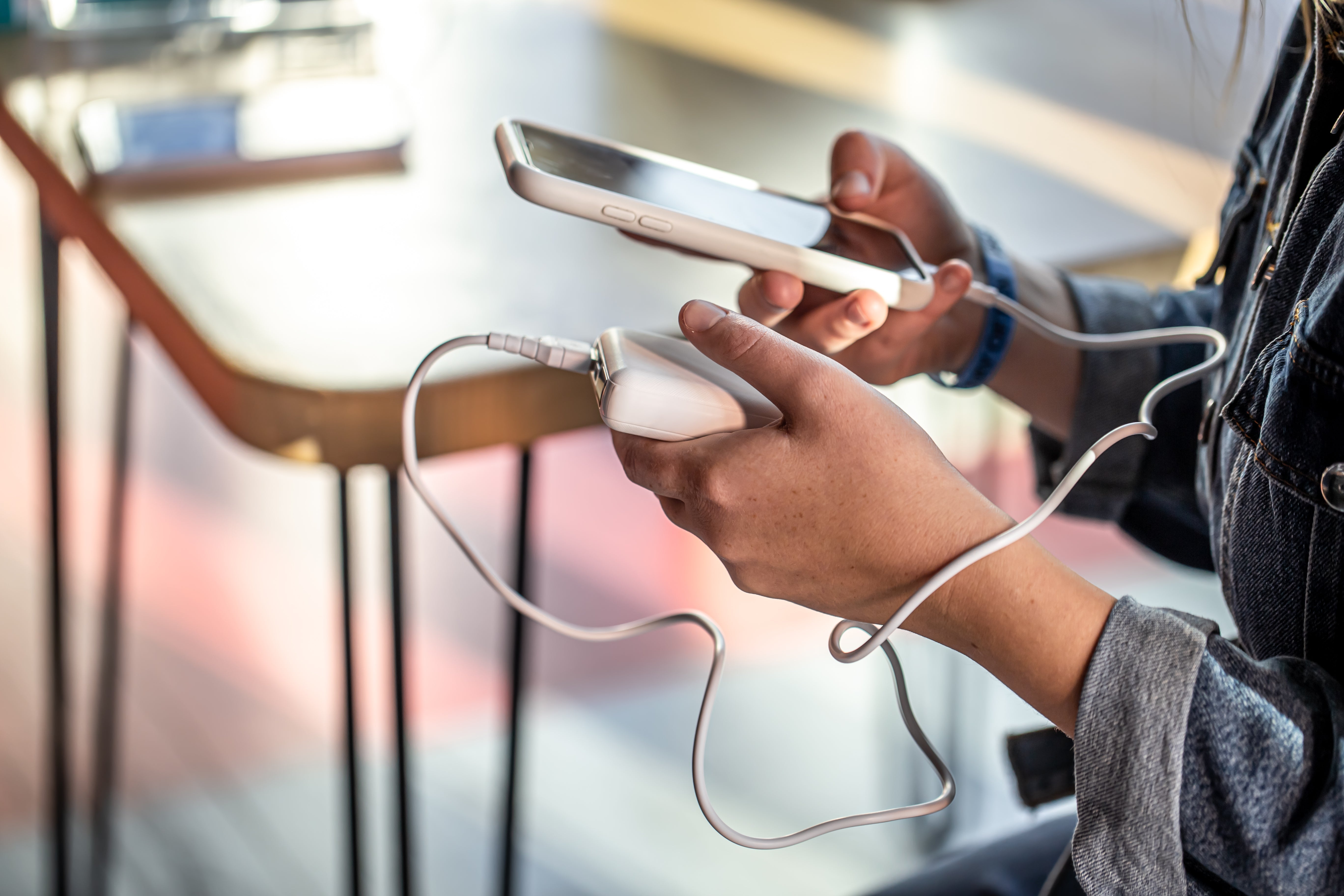 Guide complet : comment choisir le bon chargeur pour votre téléphone